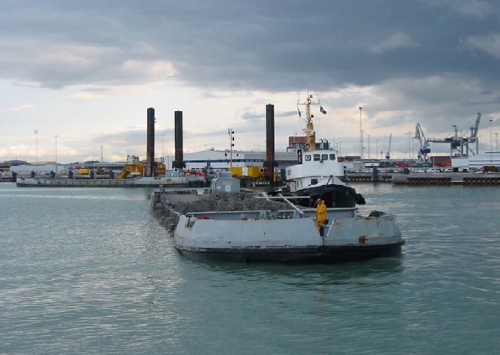 Splitbarges for charter | DSB Offshore
