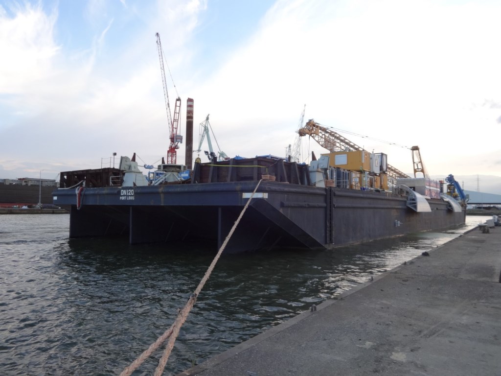 Flat-top barges for sale | DSB Offshore