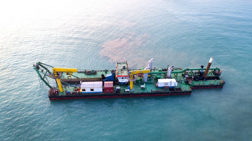 Operation of a cutter suction dredger