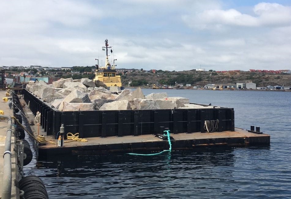 Barges for charter | DSB Offshore